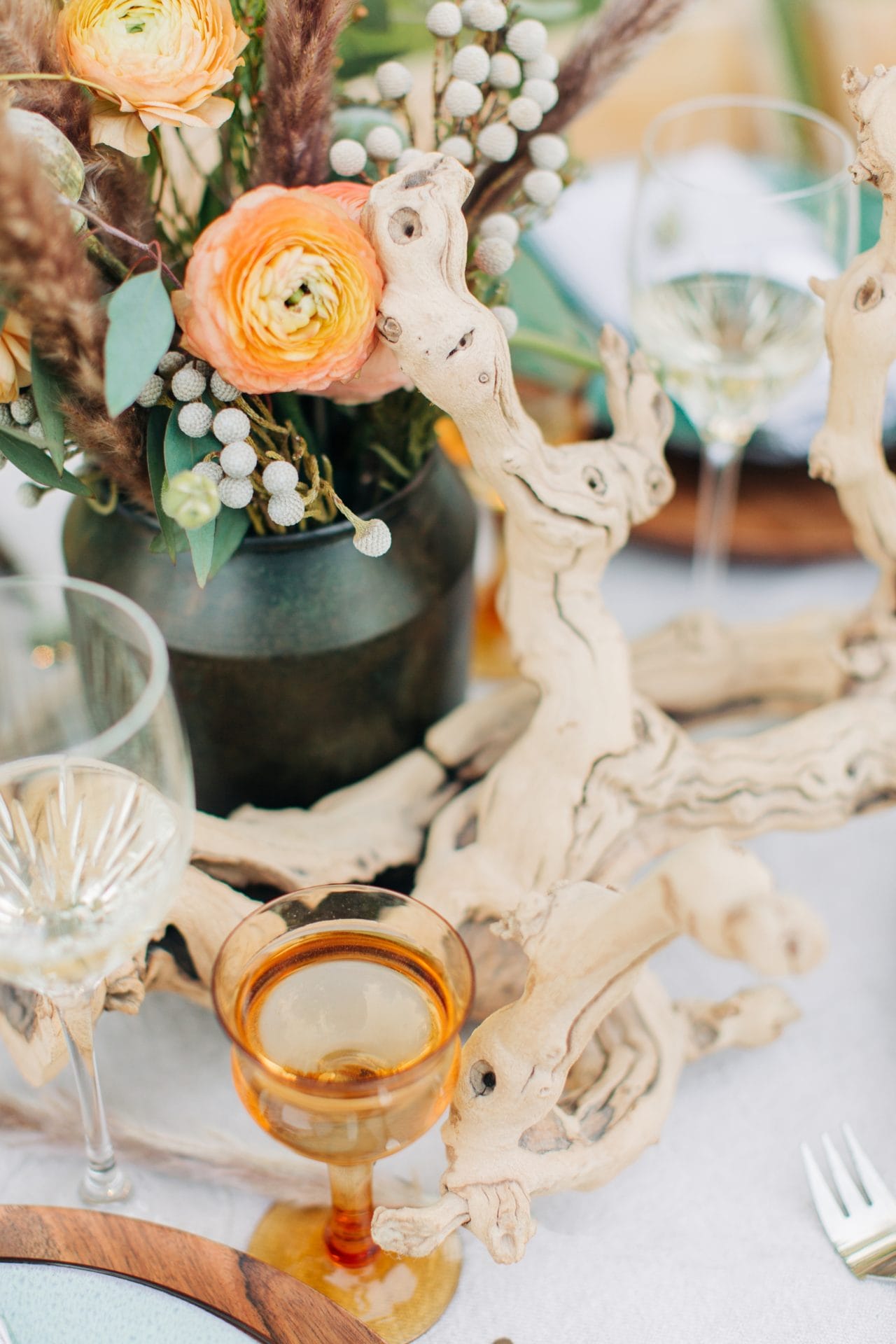 A NOT-TOO-RUSTIC SUMMER TABLESCAPE | Pretty Together