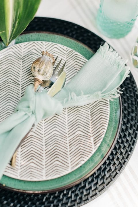 A MINTY MODERN TABLE SETTING | Pretty Together