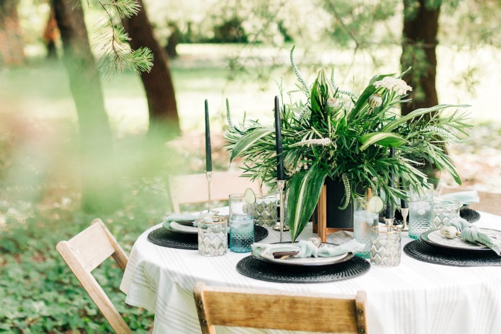 A MINTY MODERN TABLE SETTING | Pretty Together