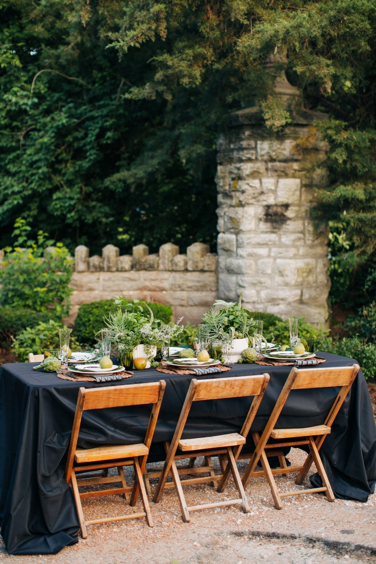 A BOUNTIFUL SUMMER DINNER TABLE | Pretty Together