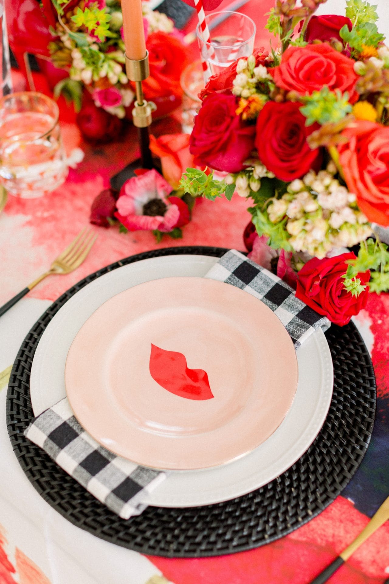 A PRETTY PREPPY TABLE SETTING | Pretty Together