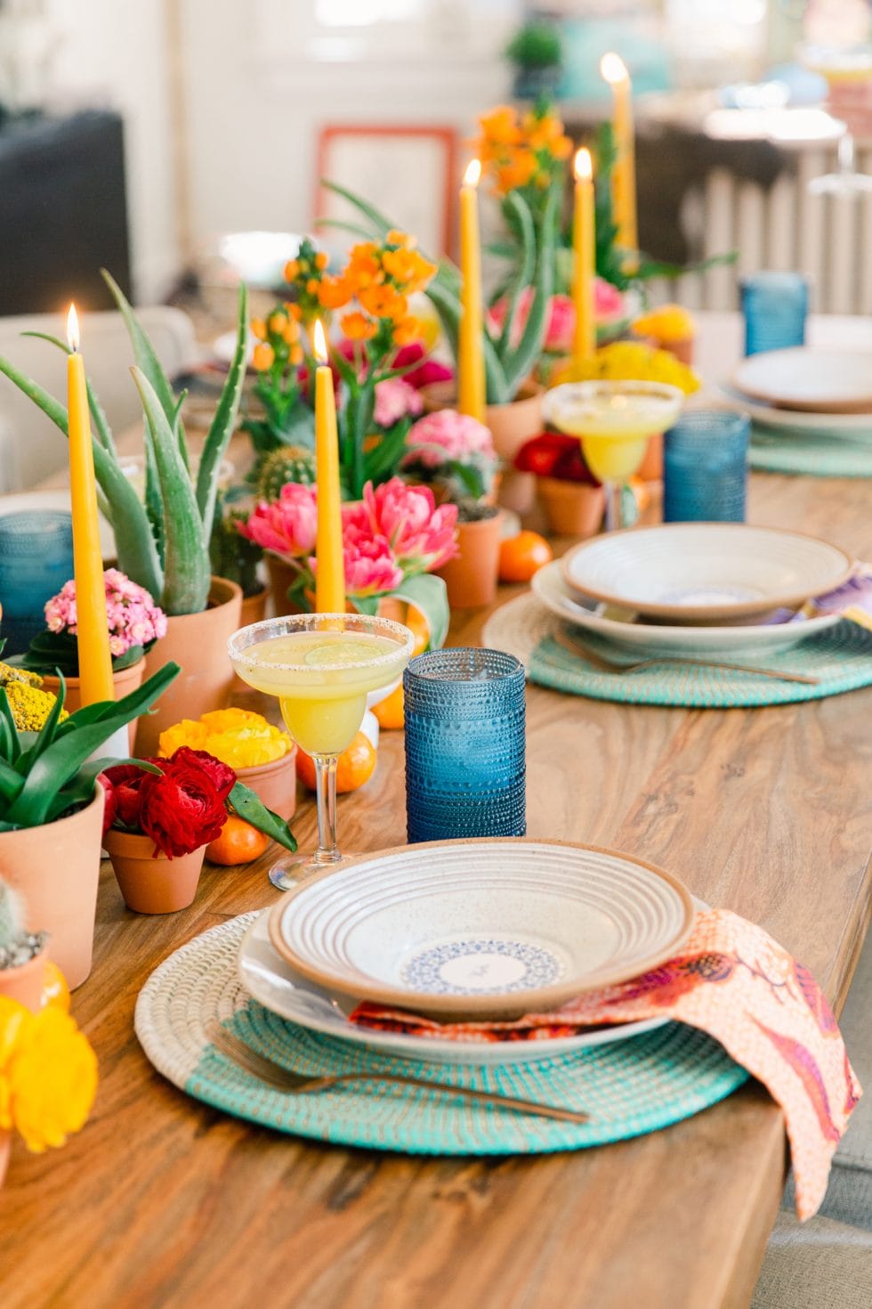 A BRIGHT MODERN TABLE FOR CINCO DE MAYO | Pretty Together