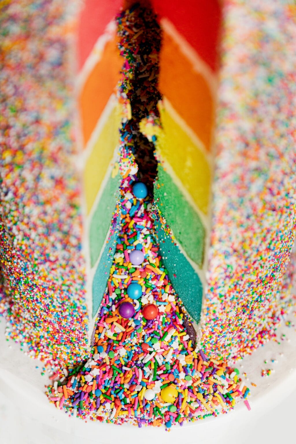 HOW TO MAKE A RAINBOW EXPLOSION CAKE - Pretty Together