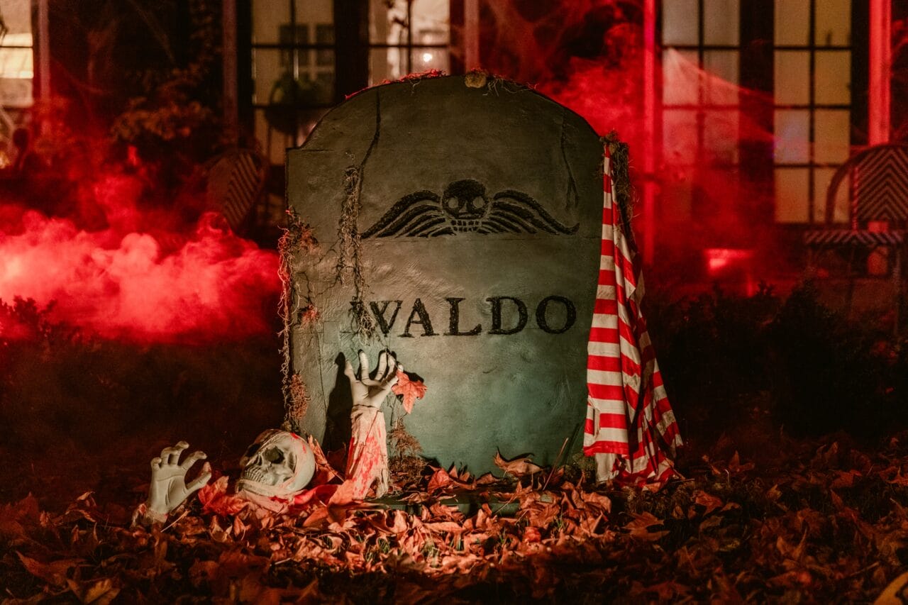 SPOOKY REALISTIC DIY GRAVESTONES | Pretty Together