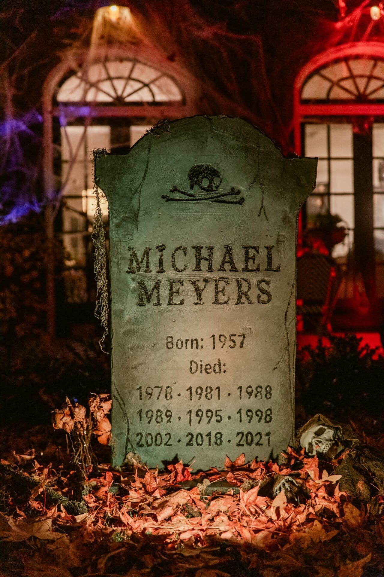 SPOOKY REALISTIC DIY GRAVESTONES | Pretty Together