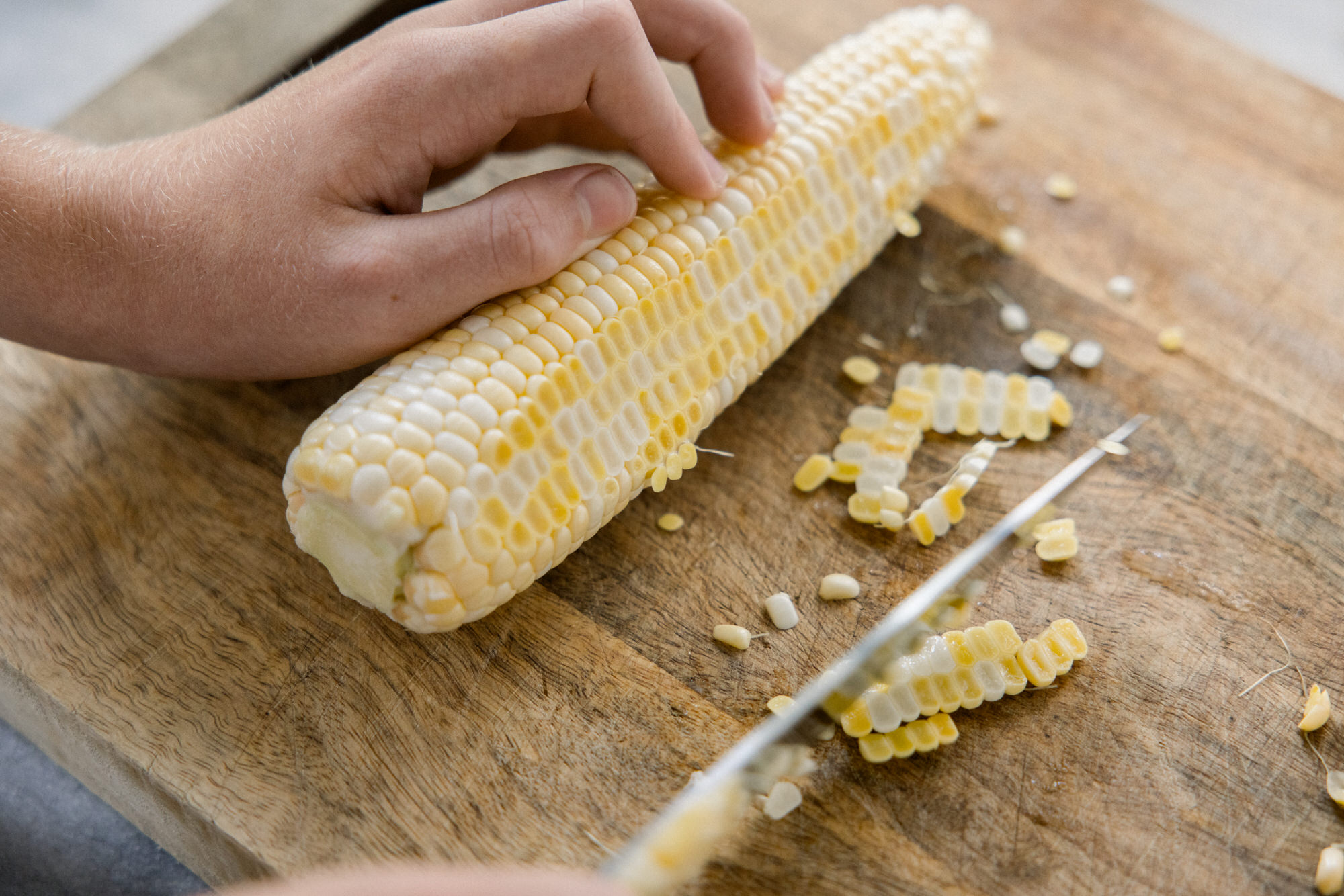 the absolute best way to cut corn off the cob-002 | Pretty Together