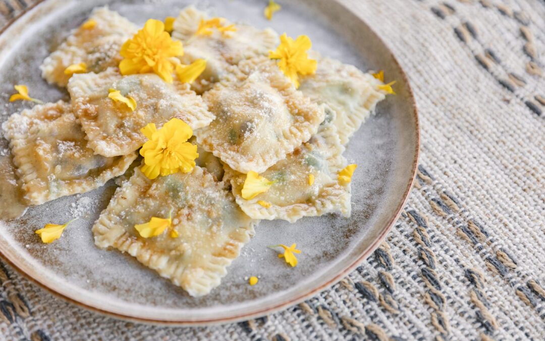 how-to-roll-edible-flowers-into-pasta-ravioli-stuffed-with-ricotta ...